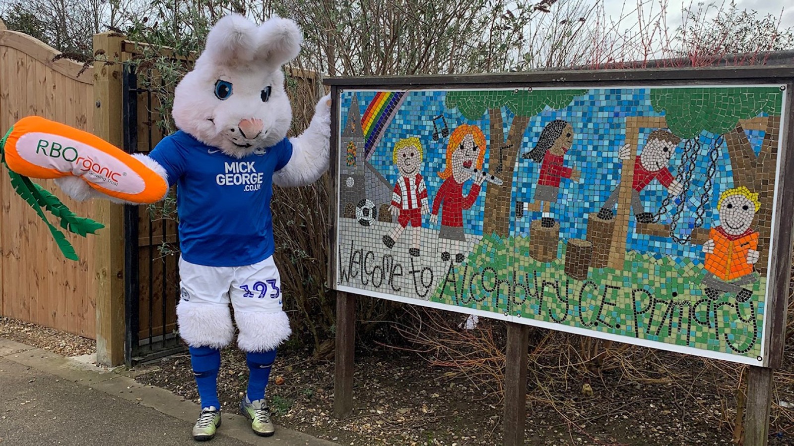Posh Visit Alconbury Primary School | Peterborough United - The Posh